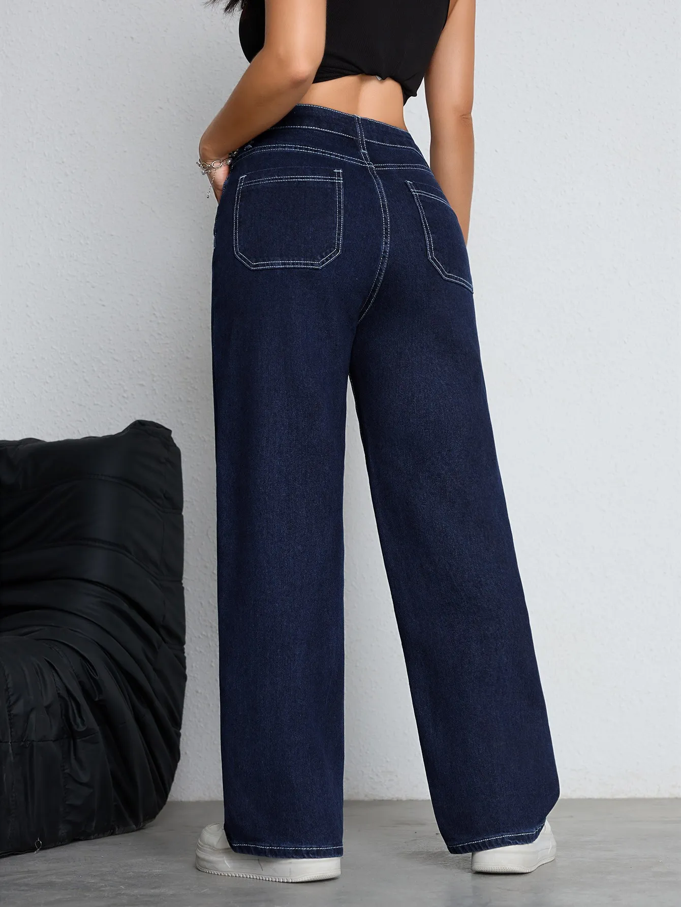Contrast Stitching Straight Leg Jeans | Savana | Bestsellers